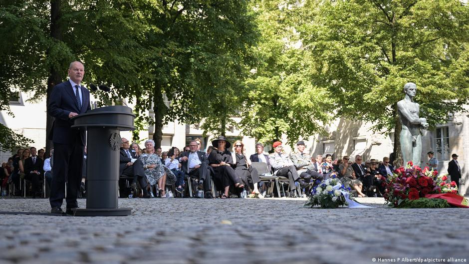 Germany's Scholz commemorates 'Valkyrie' plot against Hitler – DW – 07 ...