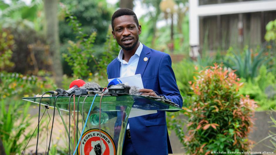Uganda: Bobi Wine injured after clash with police – DW – 09/03/2024
