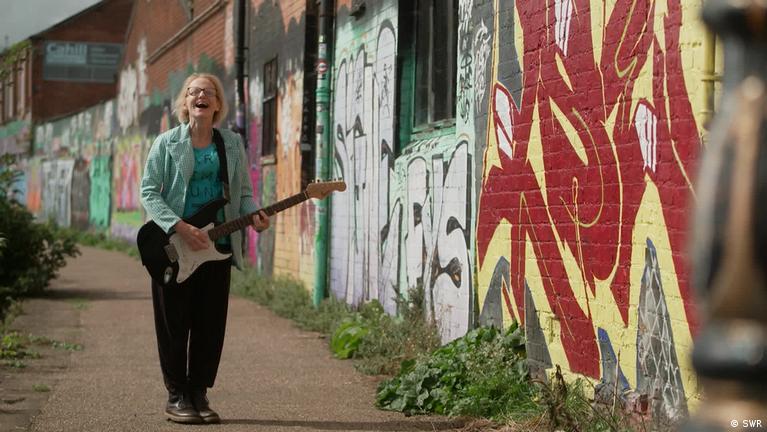 Punk Mum – DW – 07/25/2024