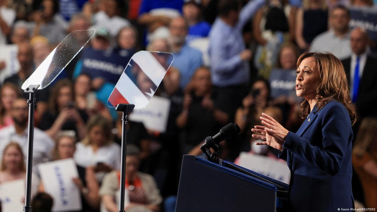 Harris at Wisconsin rally: Trump wants to take US 'backward' – DW – 07 ...