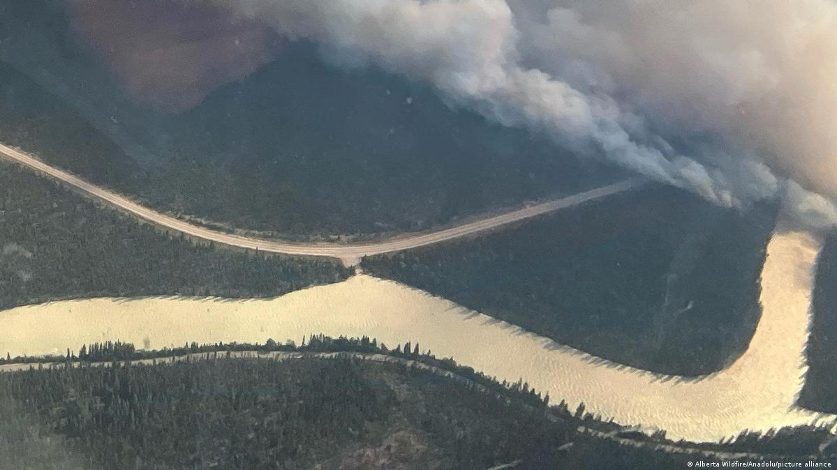 Wildfire reaches Canada's Jasper National Park – DW – 07/25/2024