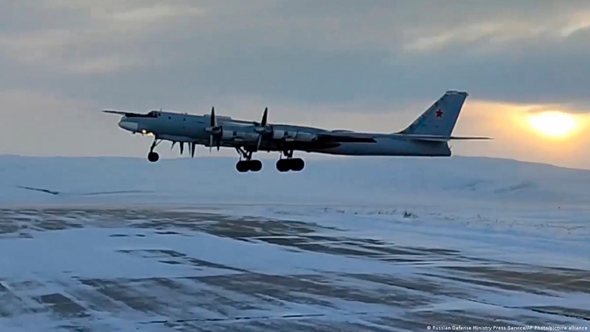 US, Canada intercept Chinese and Russian aircraft off Alaska – DW – 07 ...