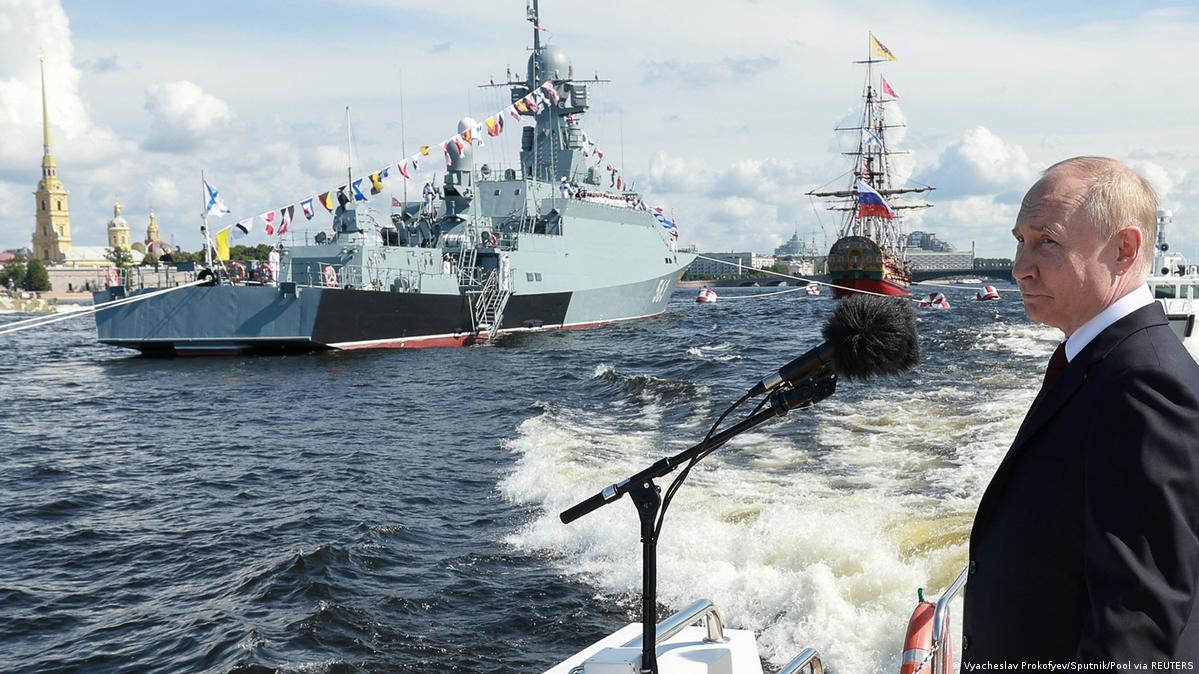 Russian navy begins major combat training exercises – DW – 07/30/2024