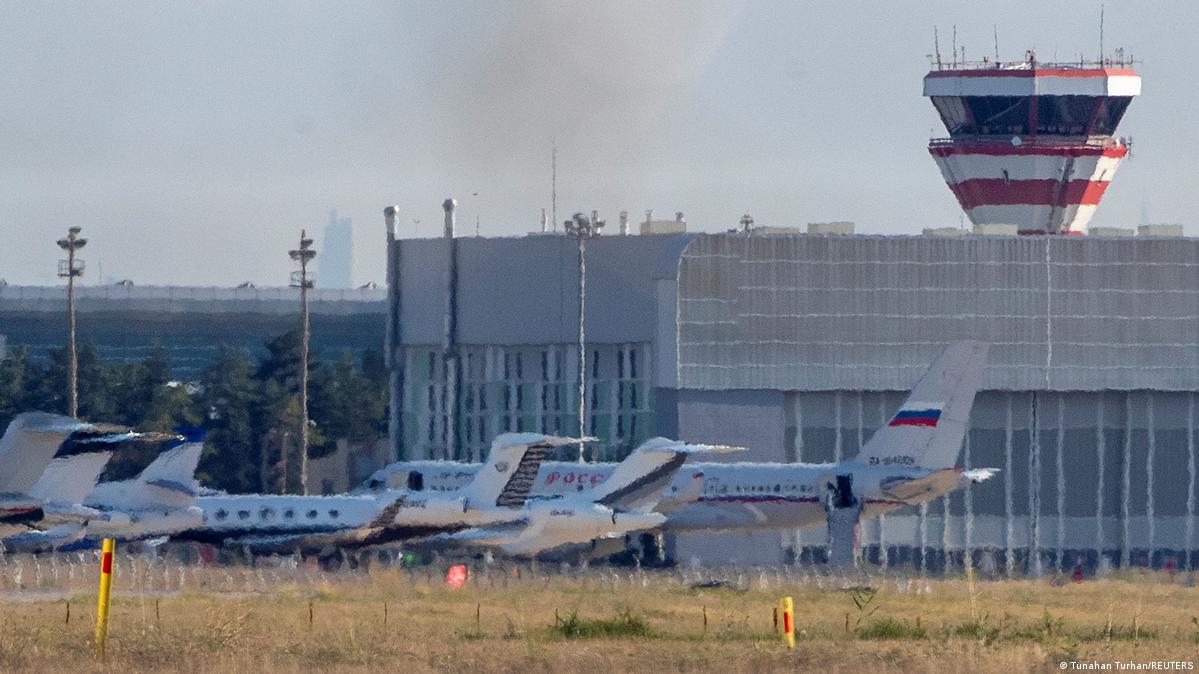 Turkey loses contact with jet carrying Libya's military head – DW – 12 ...