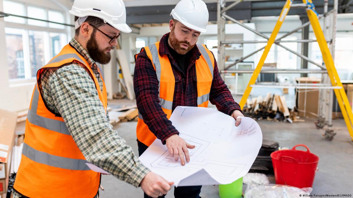 UK looks to overcome damaging skills 'deficit' – DW – 08/10/2024