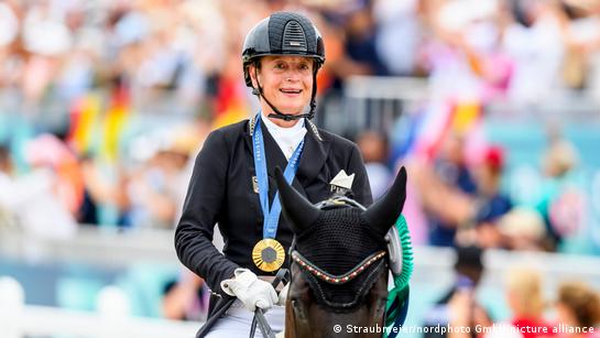 Olympia: Isabell Werth mit Gold-Rekord für Deutschland – DW – 04.08.2024