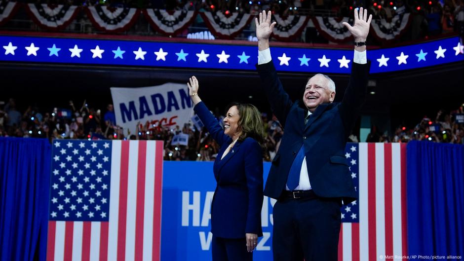 Kamala Harris Hits Campaign Trail With Running Mate Tim Walz Dw 08