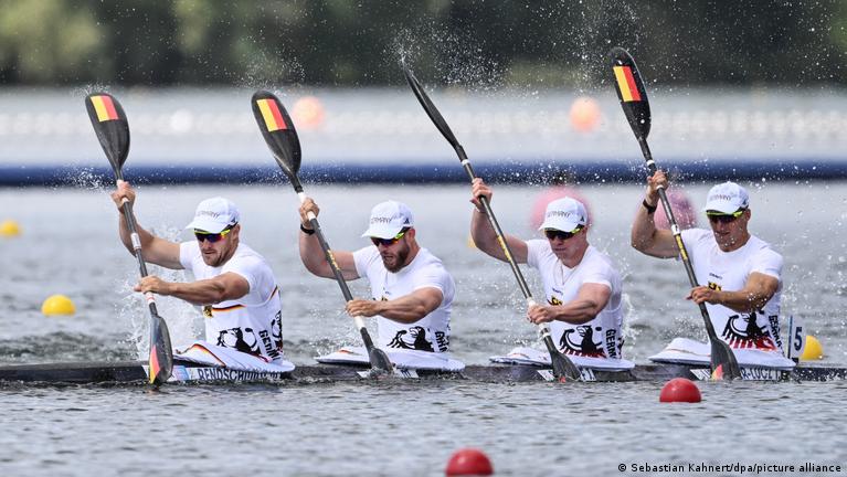 Olympics: Germany men win canoe gold – DW – 08/08/2024