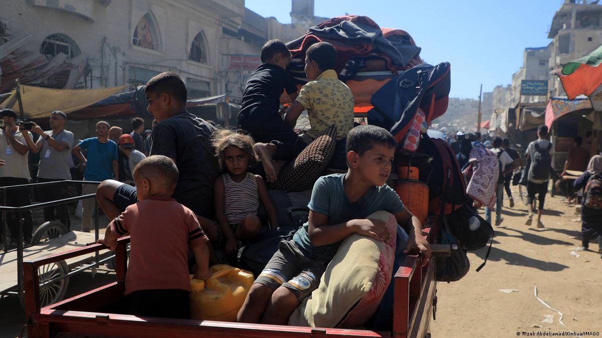 Israel expands evacuation orders in Gaza's south – DW – 08/11/2024