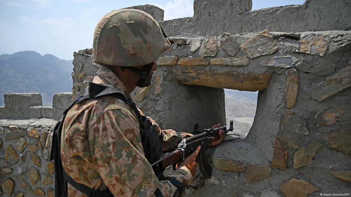 Pakistan army says 8 militants killed in restive northwest – DW – 09/26 ...