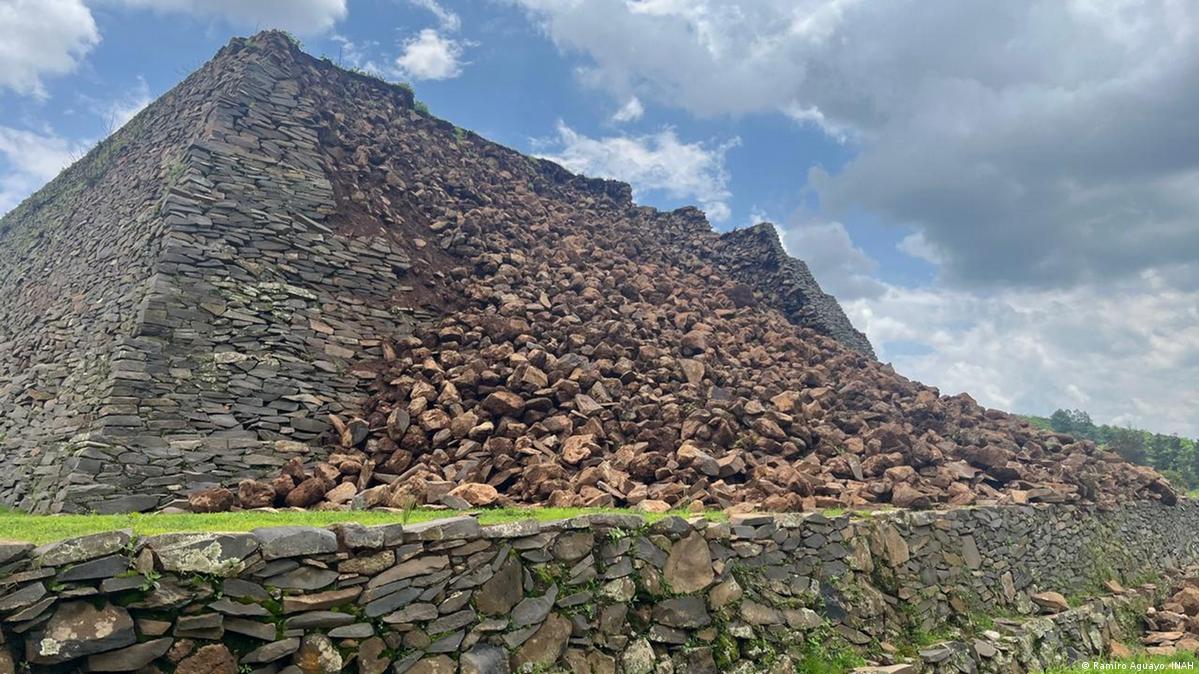 Antigua pirámide mexicana sucumbe tras fuertes lluvias