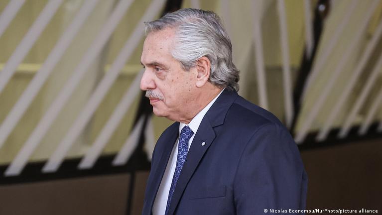 Argentina's ex-president Fernandez charged over abuse claims – DW – 08/15/2024