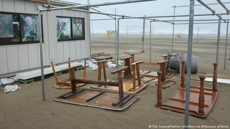 Japan: Typhoon Ampil intensifies near Tokyo region – DW – 08/16/2024