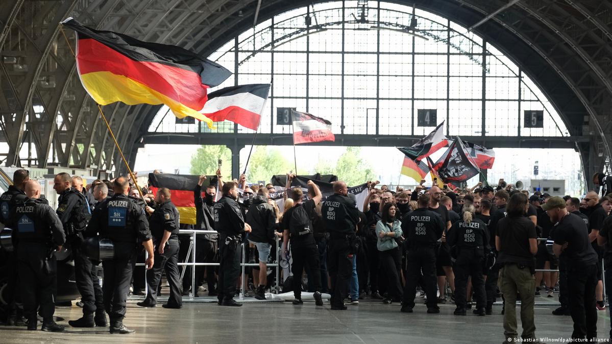 Germany: Far-right demo broken up near Leipzig Pride event – DW – 08/17 ...