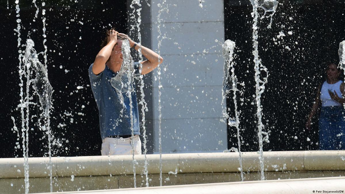 Mesdheu: Vapa përvëluese po kthehet në normalitetin e ri – DW – 19/08/2024