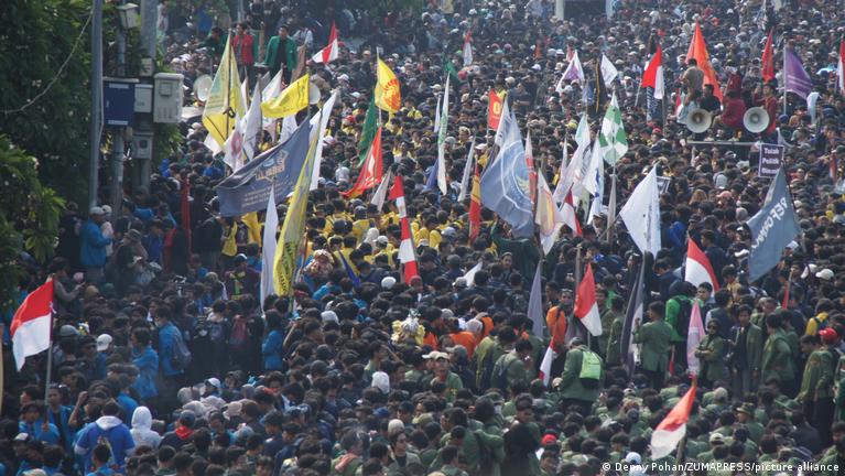 Indonesia: Protests put halt to electoral law changes – DW – 08/22/2024