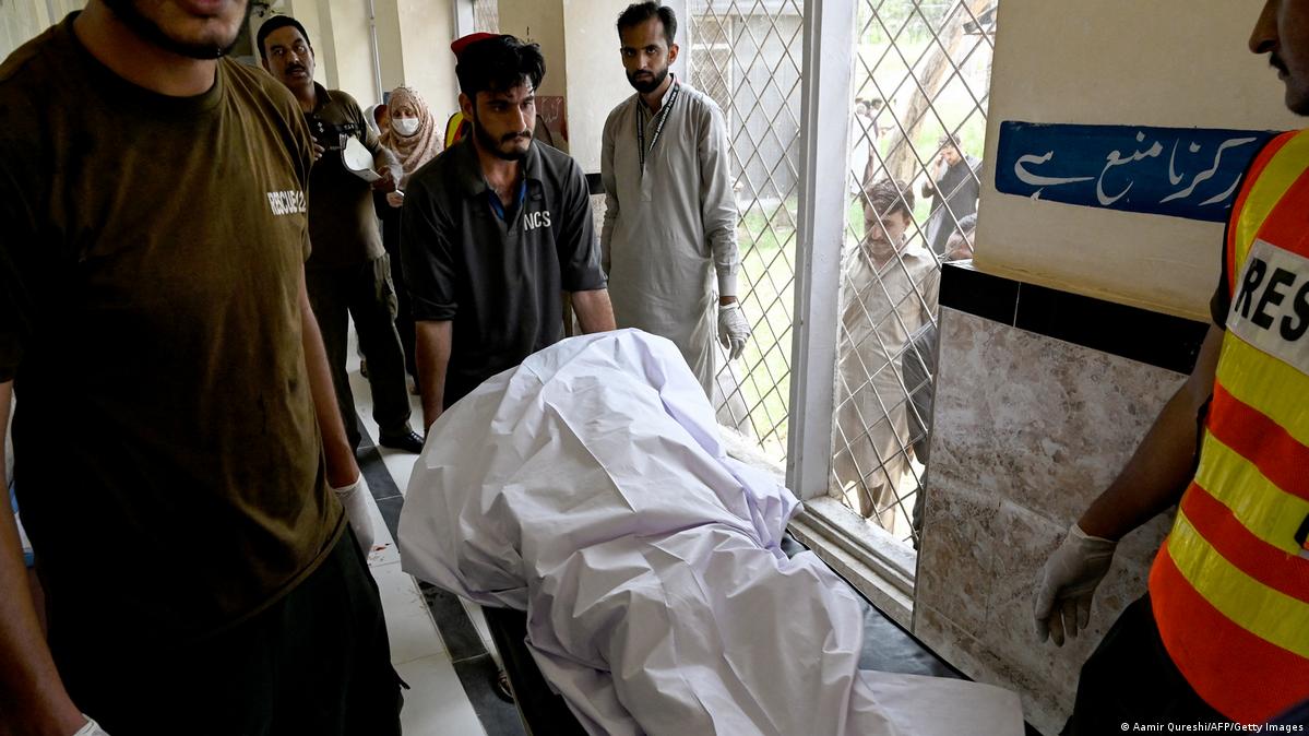 Pakistan: Bus crashes leave dozens dead – DW – 08/25/2024