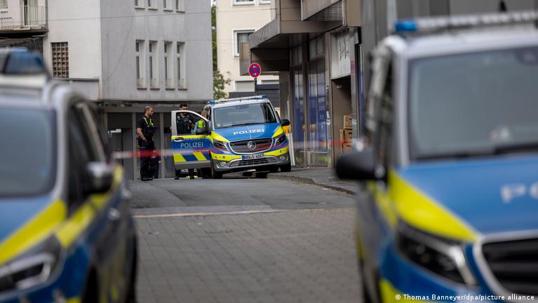 Germany: Solingen attack suspect named, remanded in custody – DW – 08 ...