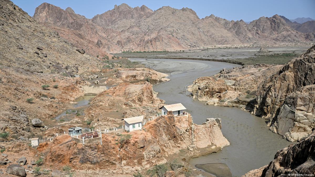 Sudan dam bursts in heavy rains; 30 dead, thousands impacted – DW – 08 ...