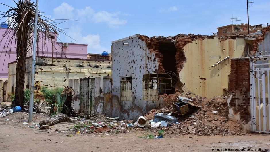 Sudan: Fierce clashes in Khartoum as army launches offensive – DW – 09/26/2024