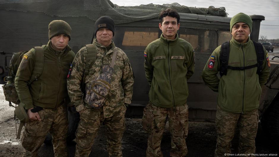 Rusia Juzga A Dos Colombianos Acusados De Luchar En Ucrania Dw 30