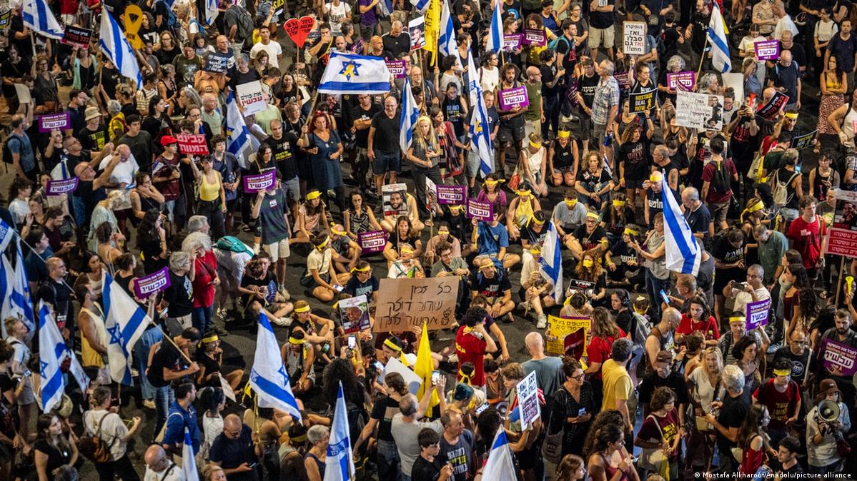 Miles de personas protestan en Israel para exigir tregua