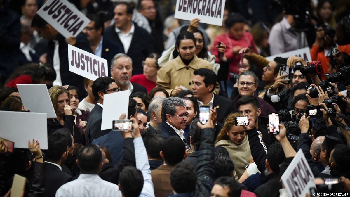 México adopta elección popular de jueces tras largo debate – DW – 11/09 ...