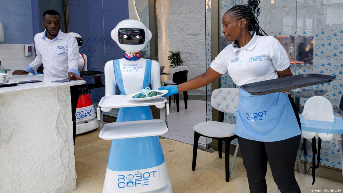 Kenya's robot waiters cause a stir – DW – 09/08/2024