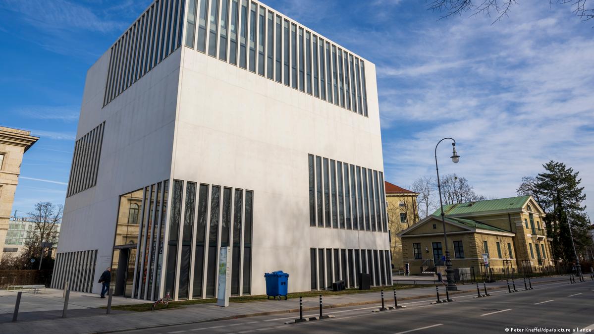 Munich: Nazi past and new Jewish life