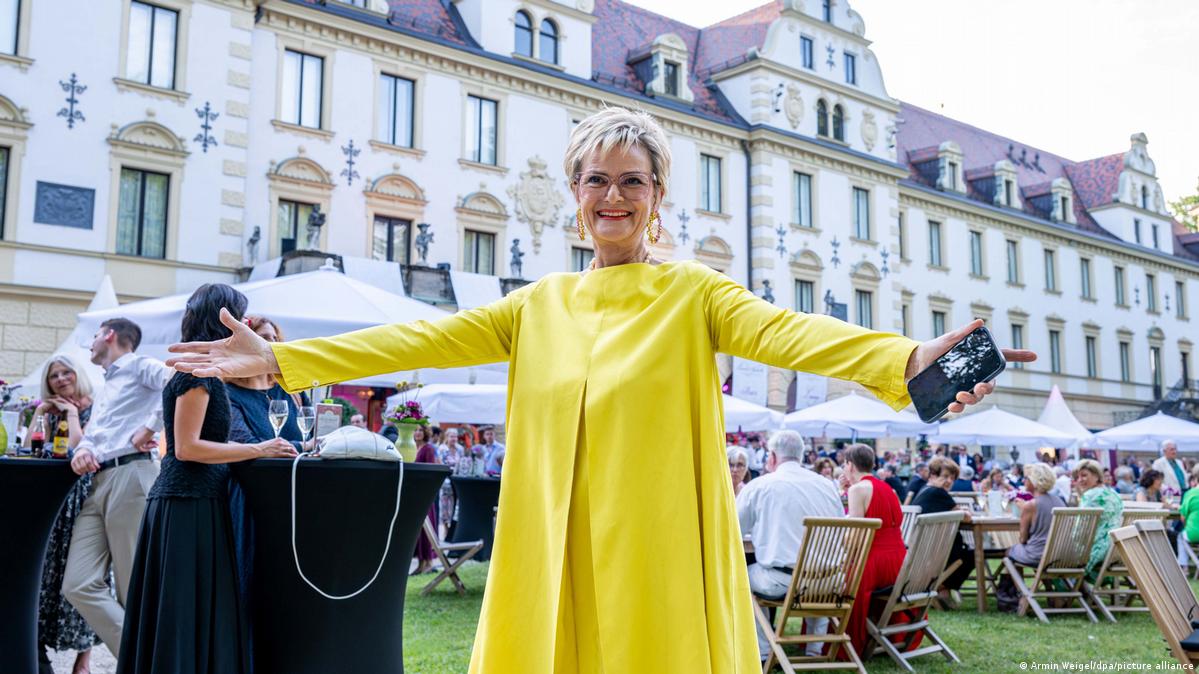 German princess gave Justice Alito $900 in concert tickets – DW – 09/10 ...