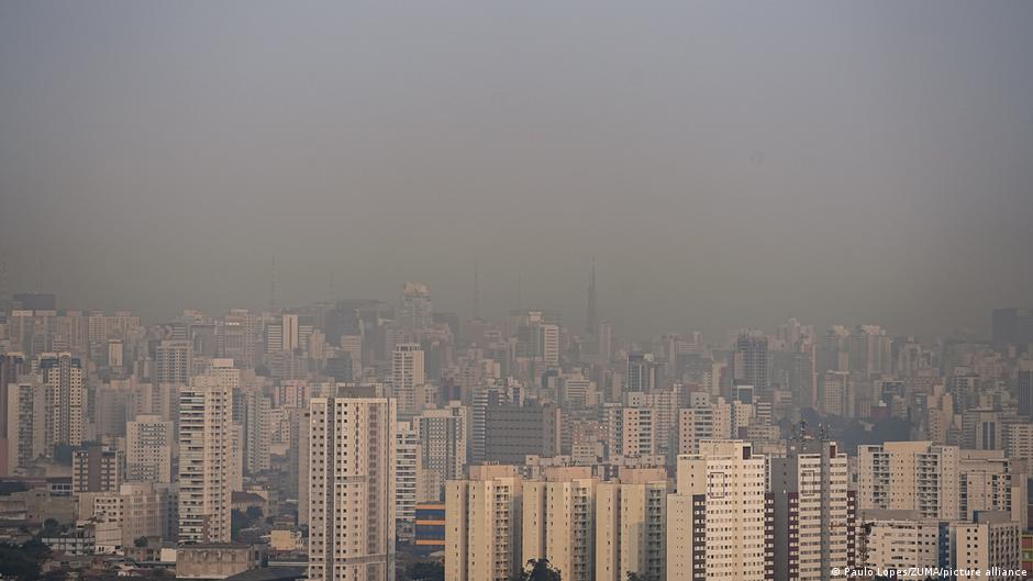 Humo de incendios en Brasil y Bolivia "asfixia" Sudamérica – DW – 11/09 ...