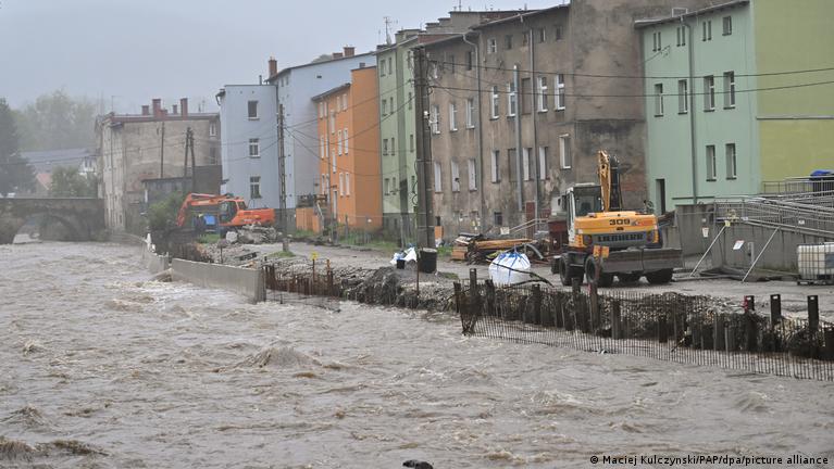 Europe floods: Parts of Vienna without power as river rises – DW – 09 ...