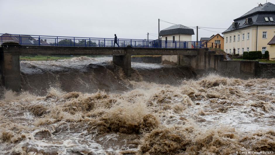 Czech Republic hit by flooding, rain predicted to continue – DW – 09/15 ...