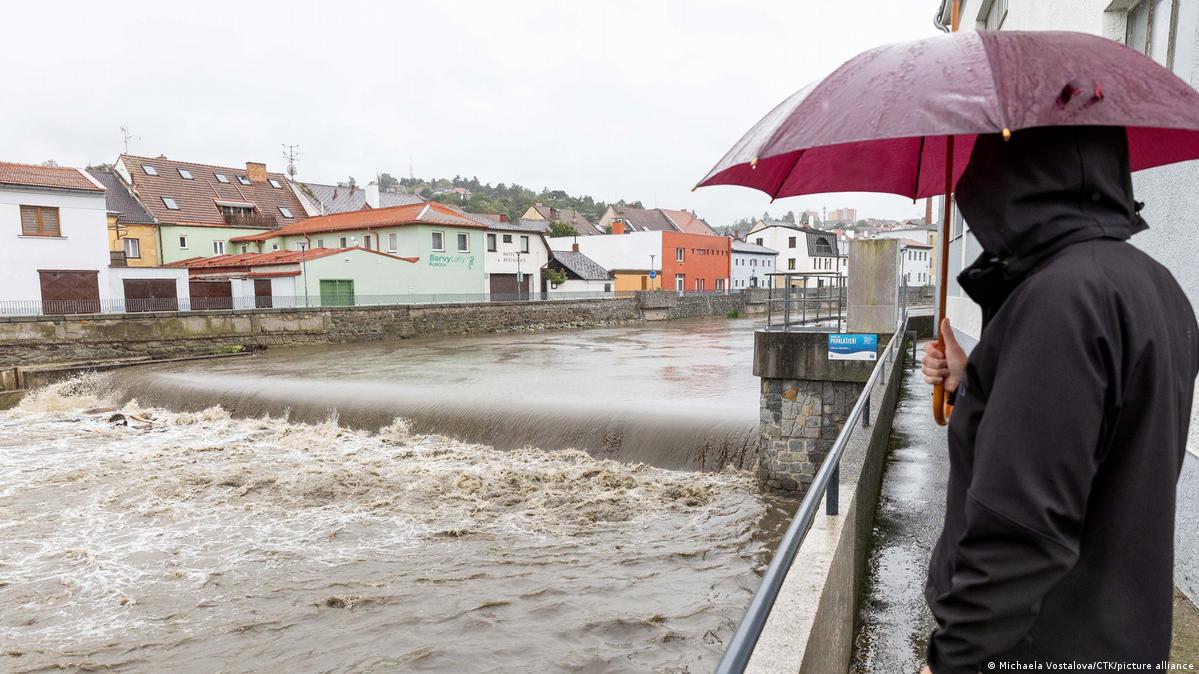 Europe: Heavy rains batter Poland, Czech Republic, Austria – DW – 09/14 ...