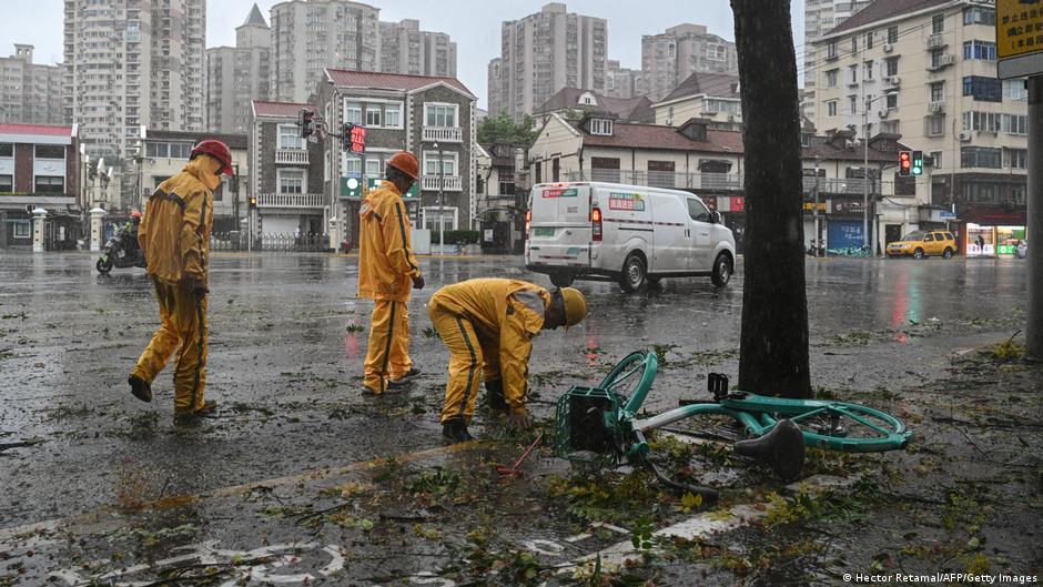 China: Typhoon Bebinca makes landfall in Shanghai – DW – 09/16/2024