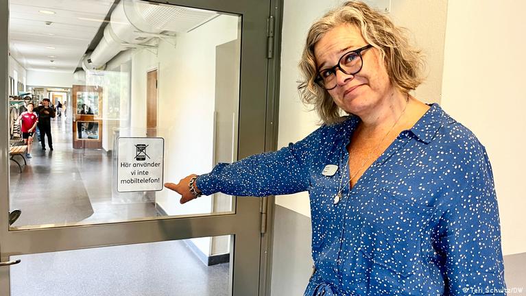 Suecia quiere prohibir las pantallas en las escuelas – DW – 16/09/2024