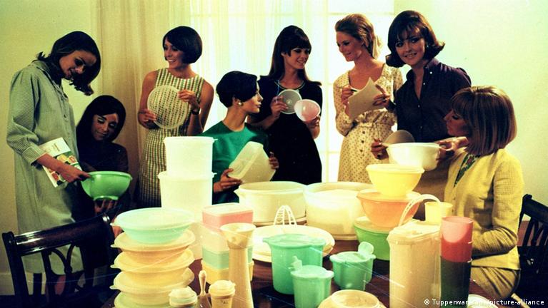 How Tupperware parties empowered homebound suburban women – DW – 09/20/2024