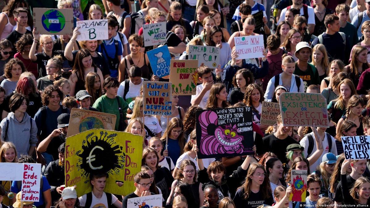 Fridays for Future protests draw 75,000 in Germany – DW – 09/20/2024
