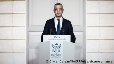 New French government announced in shift to the right