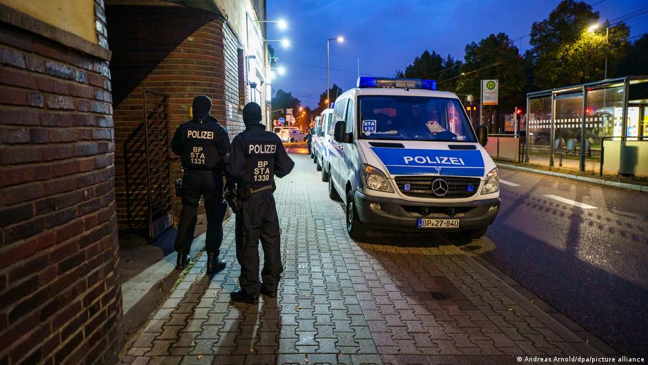 Germany: Police raids in southwest target human traffickers – DW – 09 ...