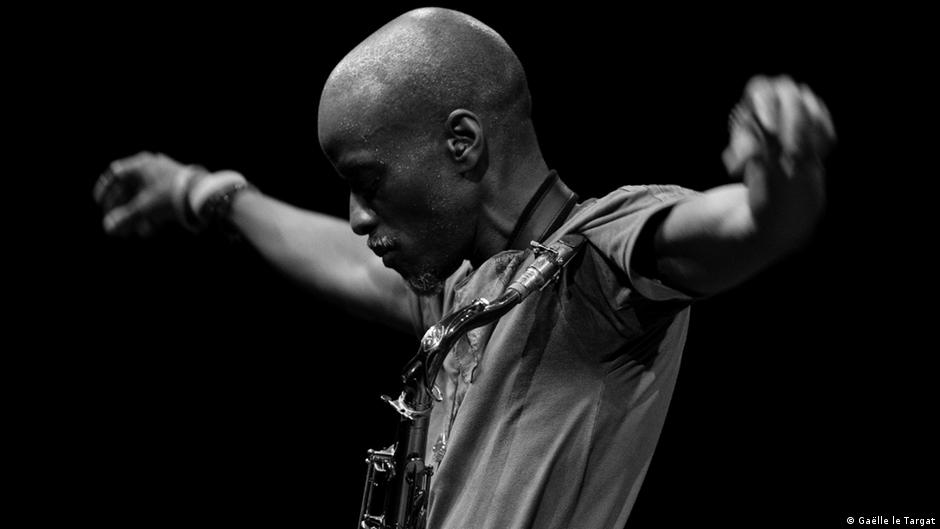 Jowee Omicil et le plateau des divas à l'affiche – DW – 24/09/2024