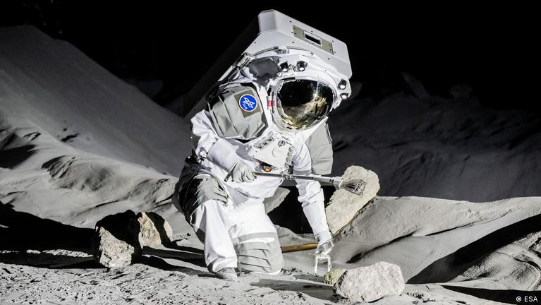 Mission Moon in Cologne: 'LUNA' training facility opens