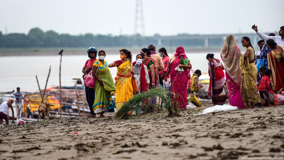 India: Dozens drown during Hindu festival