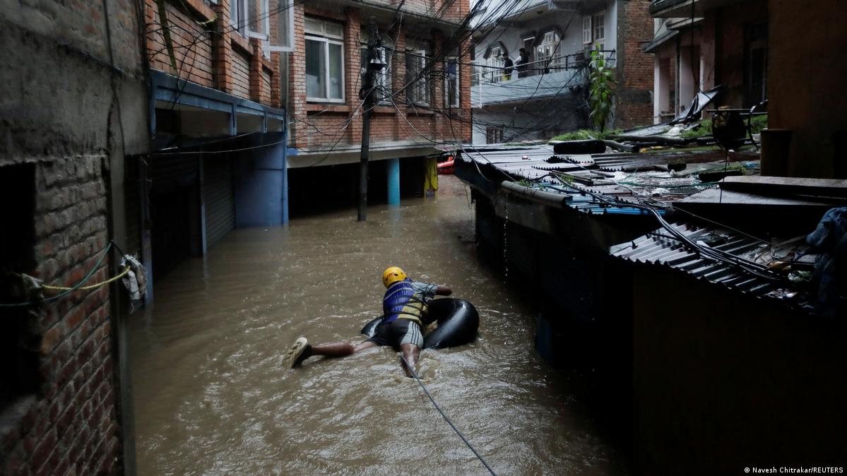 Nepal in state of emergency amid severe flooding, landslides – DW – 09 ...