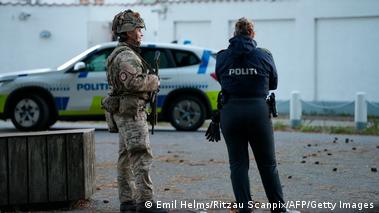 Denmark police probe blasts near Israeli Embassy – DW – 10/02/2024