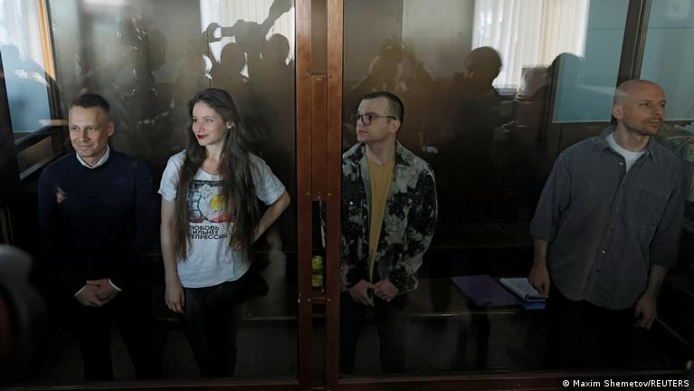 Russia: Journalists report inhumane conditions in custody – DW – 10/18/2024