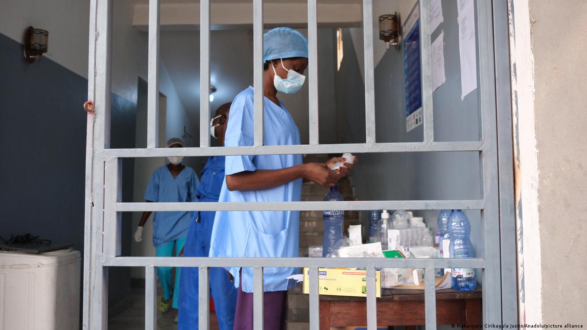 Mpox : La RDC priorise les prisons et les camps militaires – DW – 13/11 ...