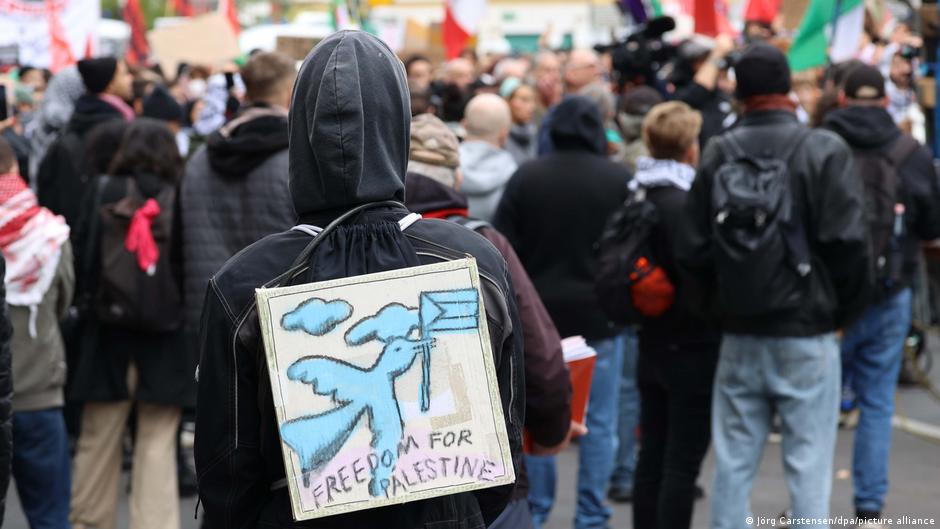 Israel-Hamas-war: Berlin demonstrations ahead of October 7 – DW – 10/05/2024