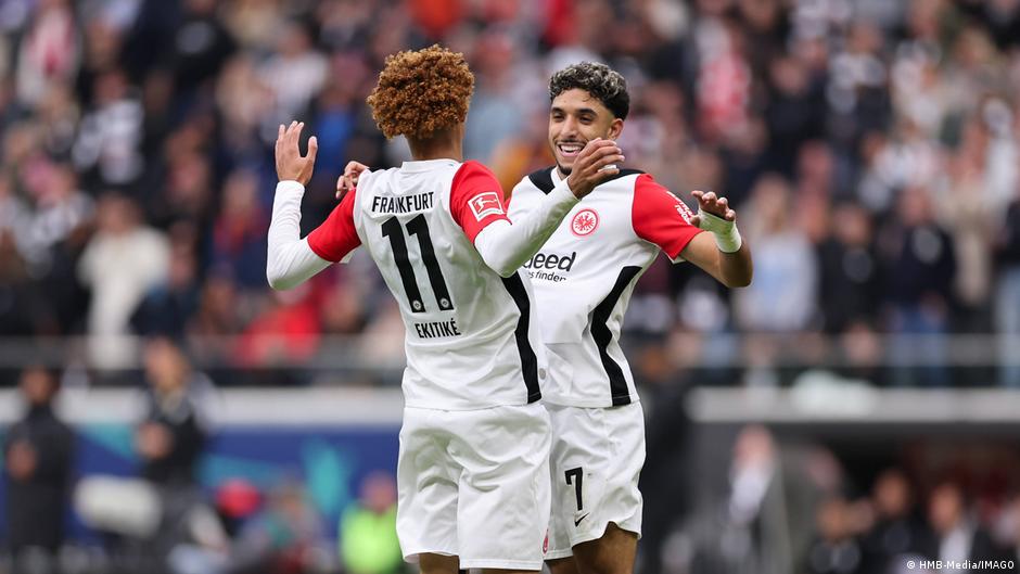 Eintracht Frankfurt: adiós al viejo manual defensivo – DW – 22/11/2024