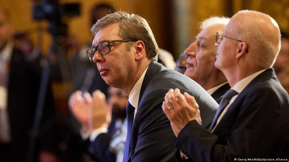 Srbija: Režim pada, još pao nije – DW – 5. 8. 2025.